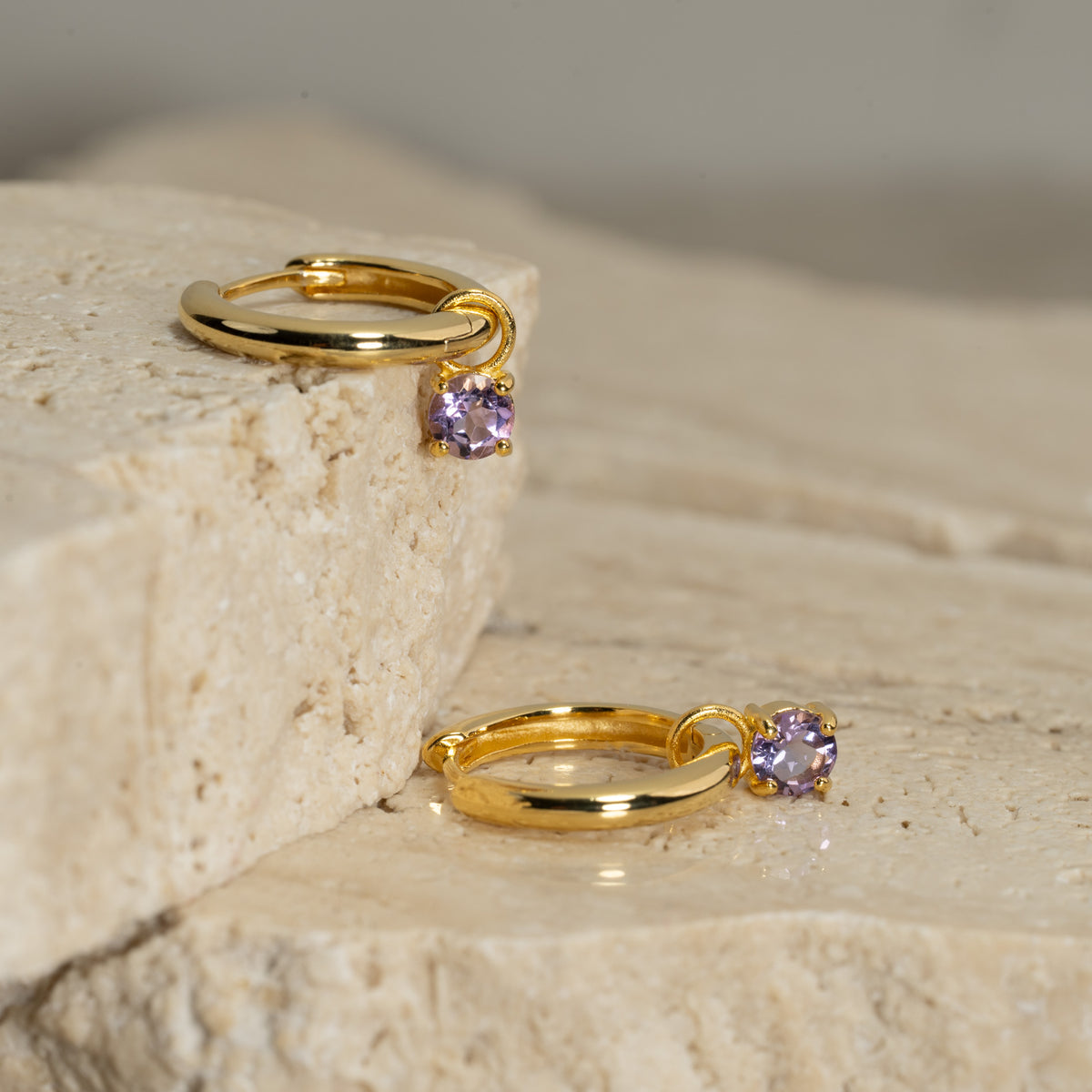 GEMMA PURPLE AMETHYST / ELINA SMALL GOLDEN CREOL EARRING | Fri fragt ved 249,- – Sisi Copenhagen