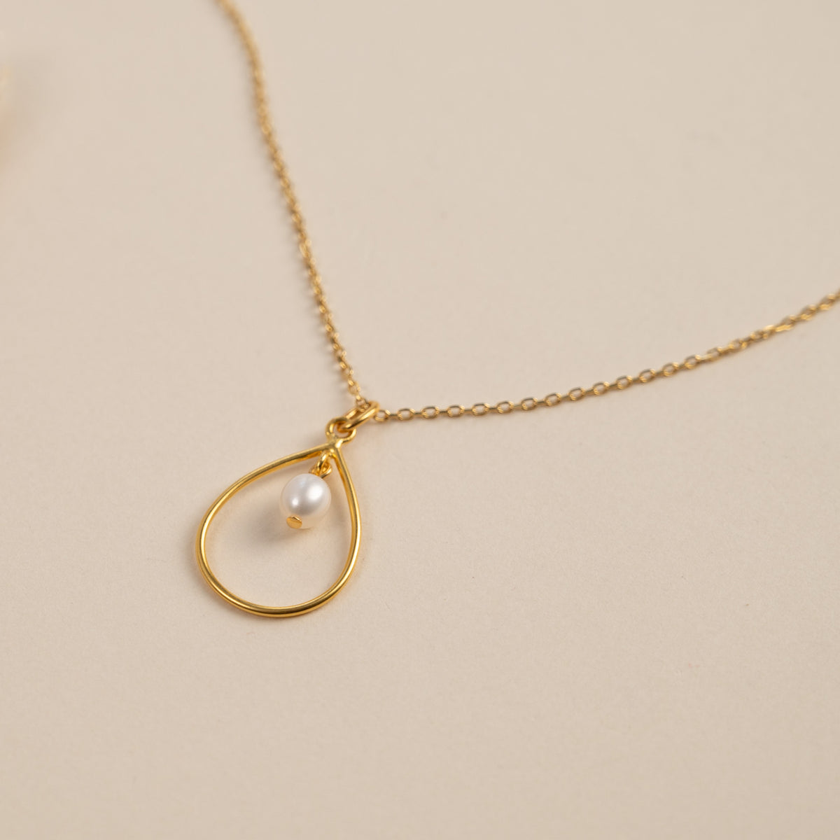 ALEXANDRA PEARL GOLDEN PENDANT - Sisi Copenhagen
