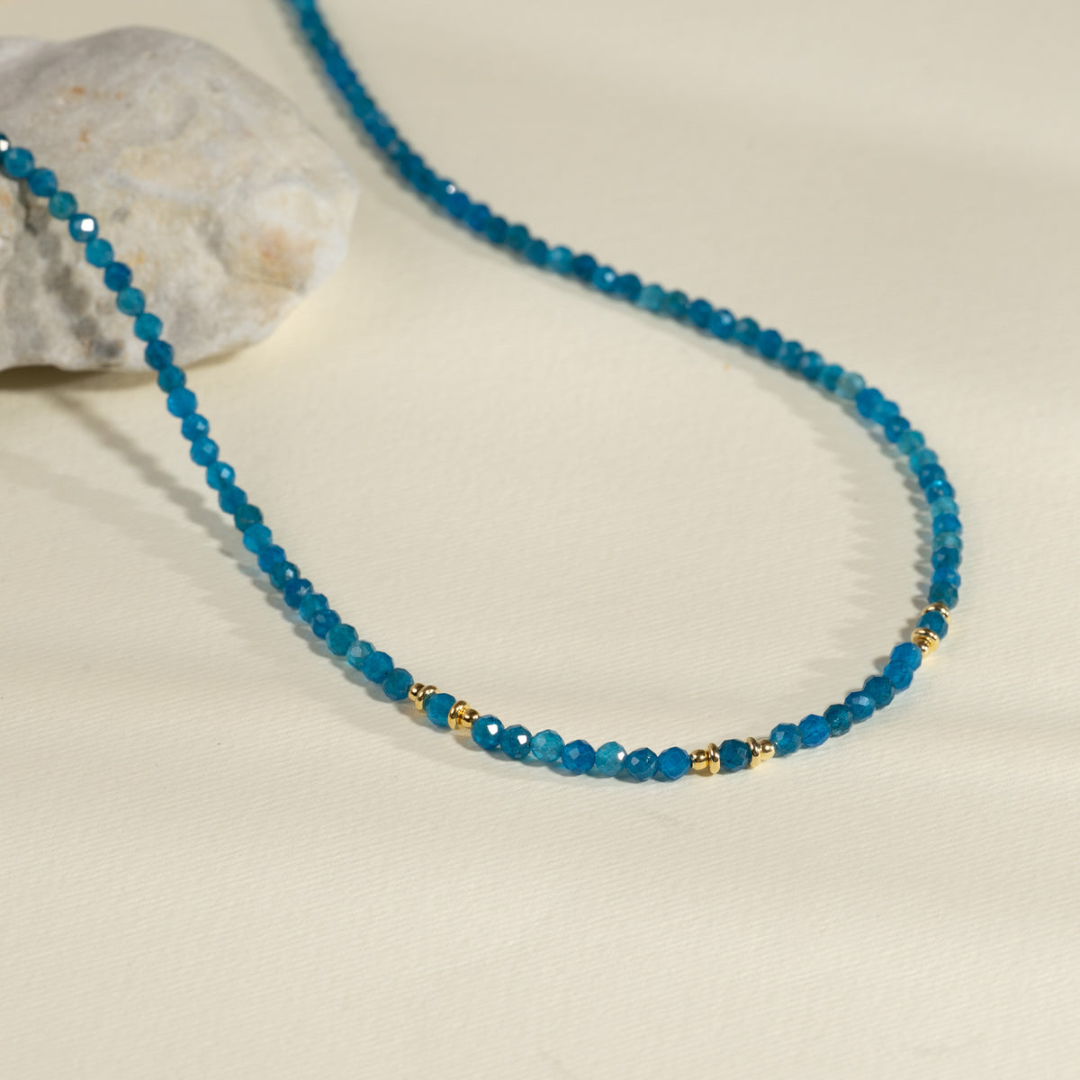 ALINA BLUE APATITE GOLDEN NECKLACE | Fri fragt ved 249,- – Sisi Copenhagen