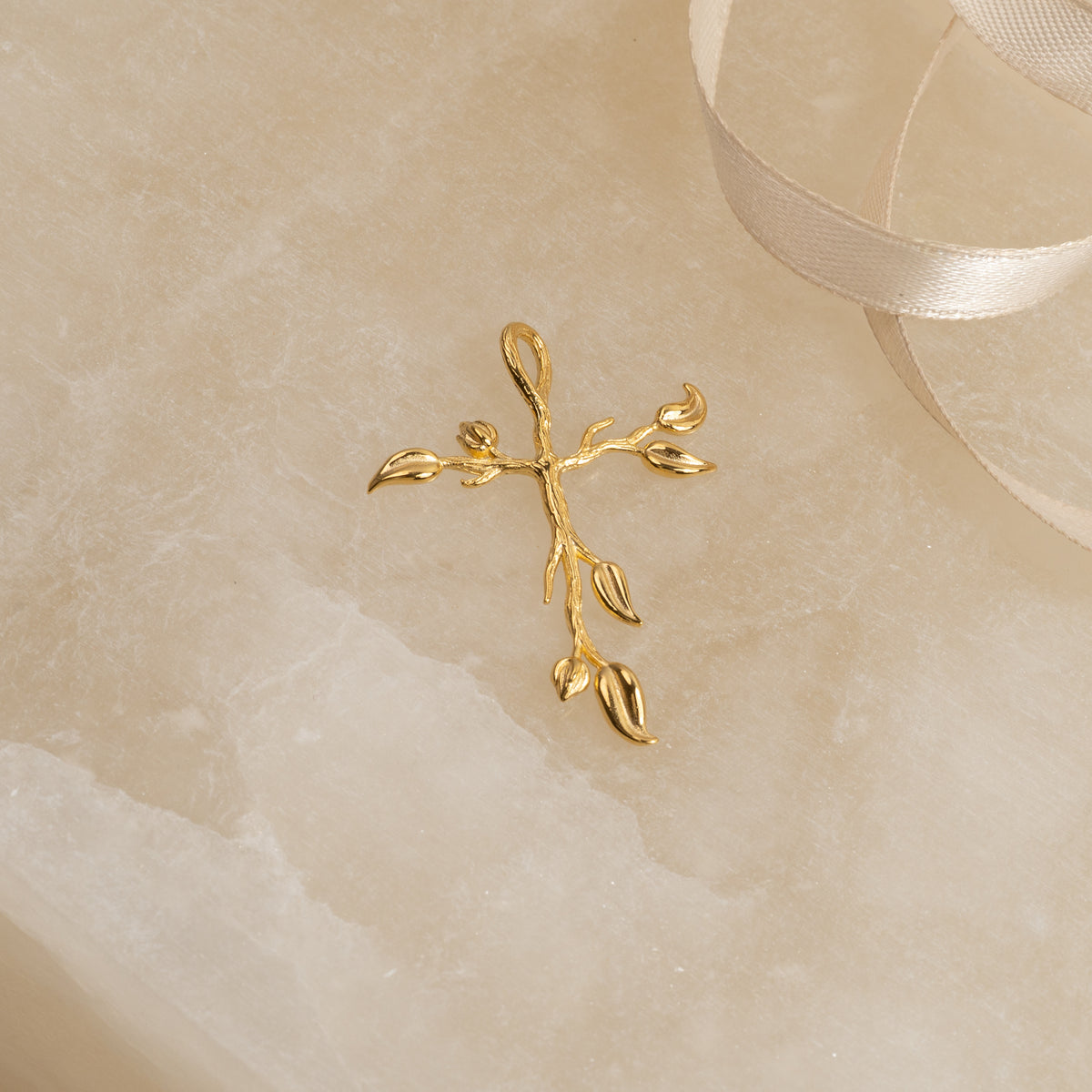 EDEN CROSS GOLDEN PENDANT | Fri fragt ved 249,- – Sisi Copenhagen