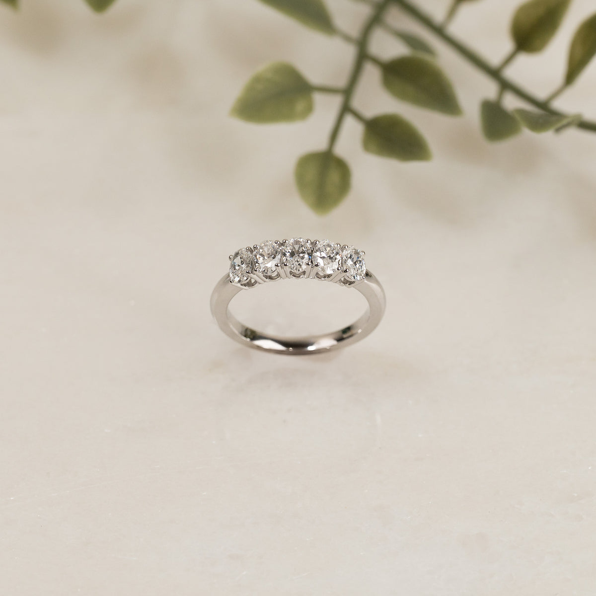 FIVE STONE OVAL-CUT LAB-DIAMOND RING - 1.0ct - WG | Fri fragt ved 249 ...