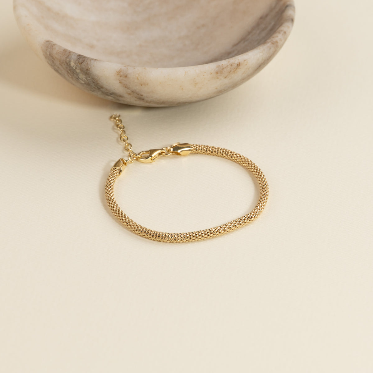 SYLVIA GOLDEN BRACELET | Fri fragt ved 249,- – Sisi Copenhagen