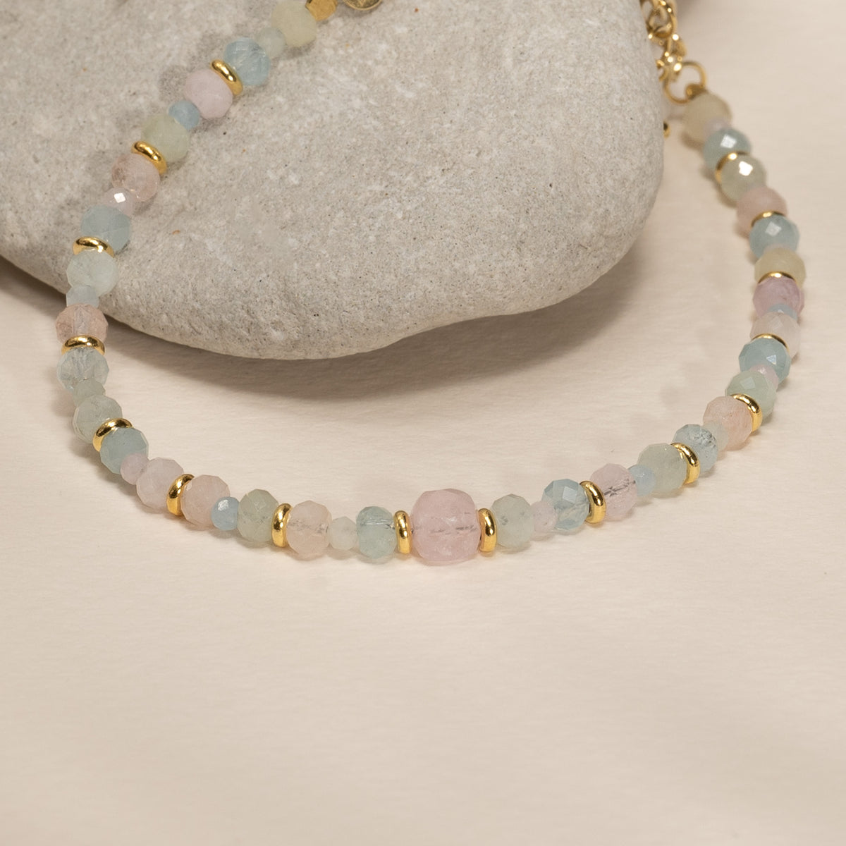 ISLA MORGANITE GOLDEN BRACELET | Fri fragt ved 249,- – Sisi Copenhagen