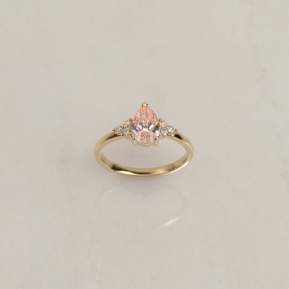 PEAR-CUT TRIAD PINK LAB-DIAMOND RING - 1.15ct - YG | Fri fragt ved 249 ...