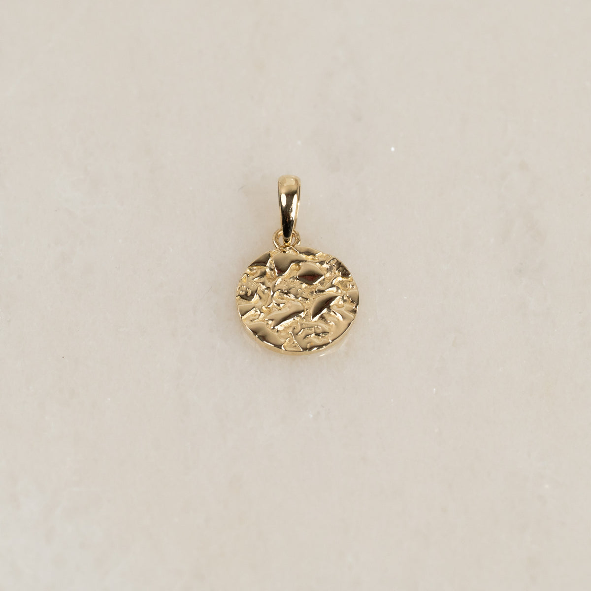 RAW ROUND SOLID GOLD PENDANT - ENGRAVABLE | Fri fragt ved 249,- – Sisi ...