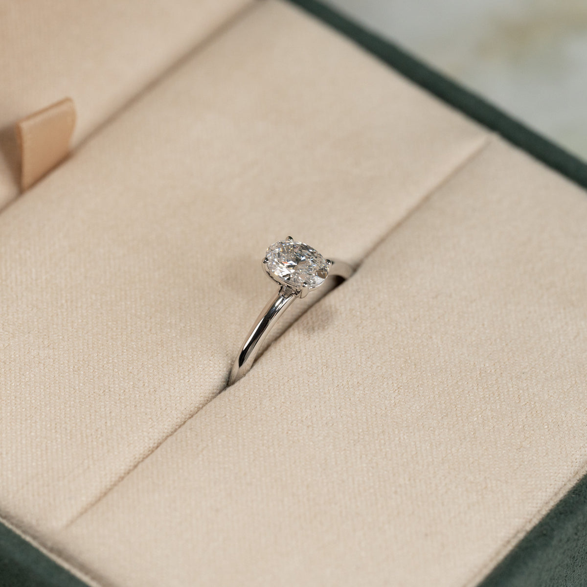 SOLITAIRE OVAL-CUT DIAMOND RING | Fri fragt ved 249,- – Sisi Copenhagen