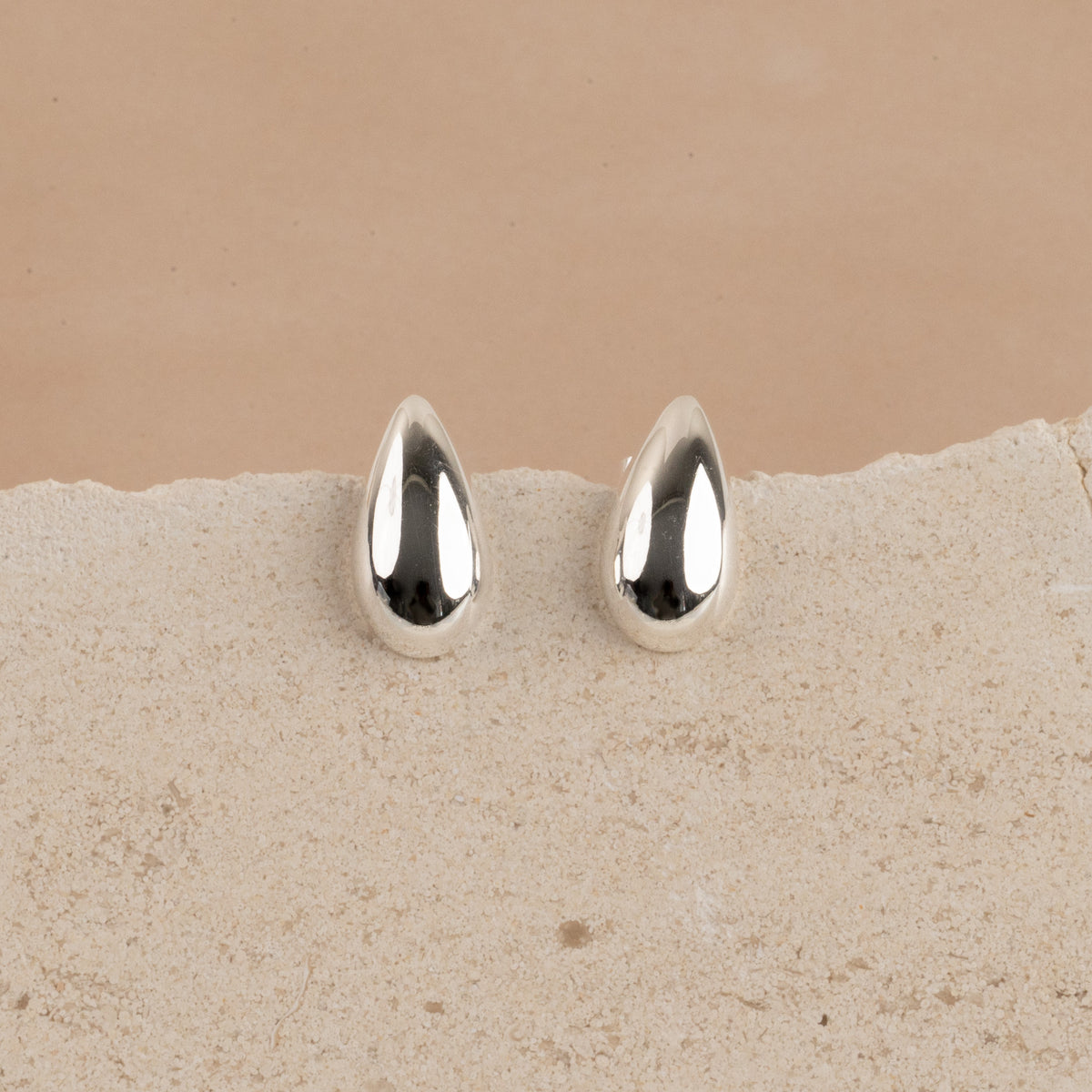 BEA SILVER STUD EARRING | Fri fragt ved 249,- – Sisi Copenhagen